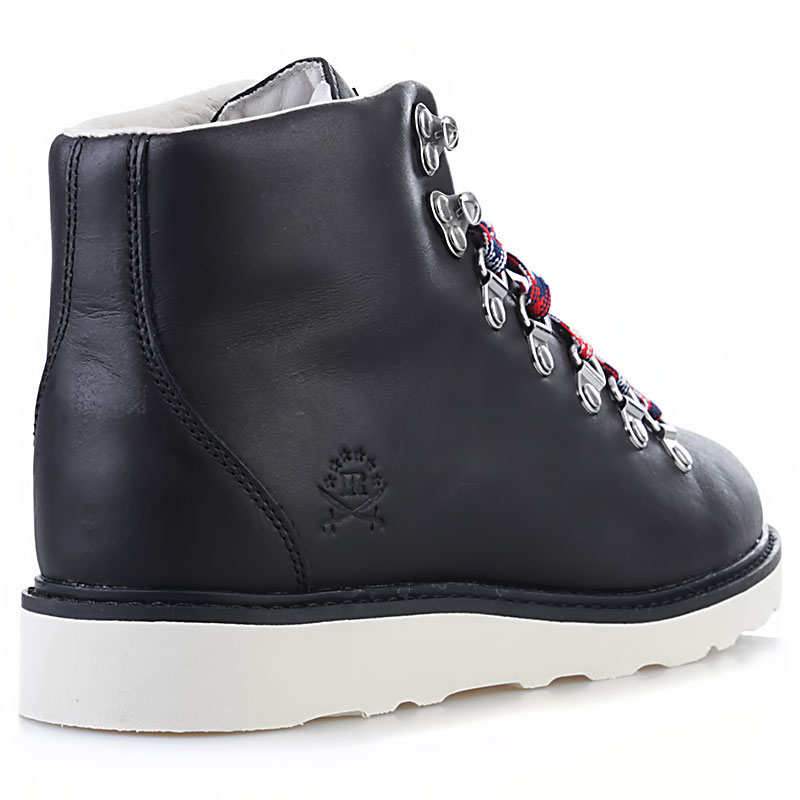 Alpine boot store